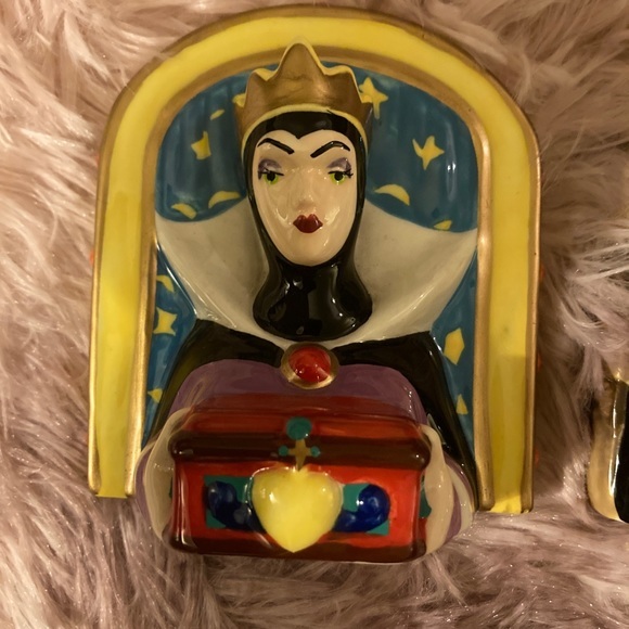 Disney | Kitchen | Vintage Evil Queen And Witch Salt And Pepper Shakers ...